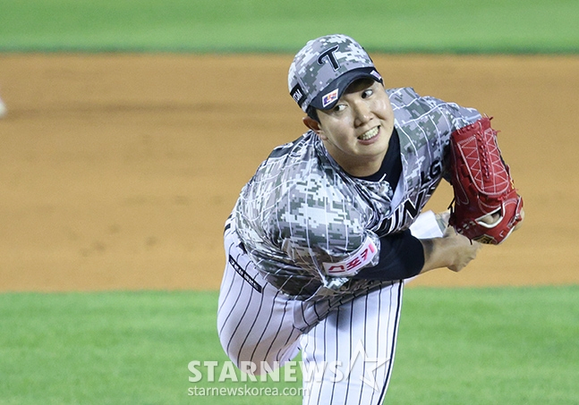 '부친상 슬픔 속' LG 최강 클로저 비보, 오늘(5일) 준PO1 출전 못한다... [잠실 현장] | 스타뉴스