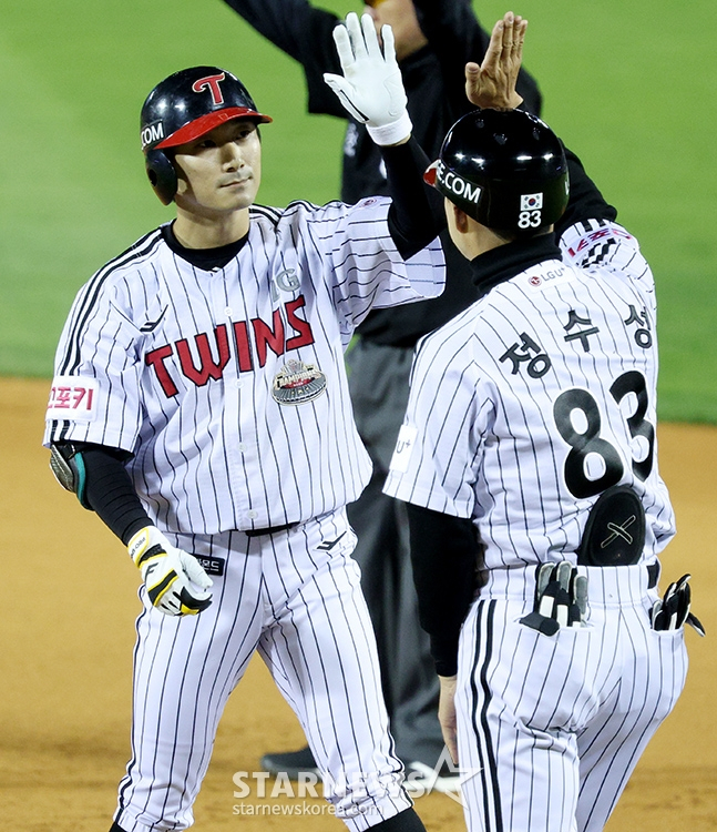 LG, 운명의 준PO1 선발 라인업 발표 'KT 흔들었던 신데렐라 2번 전진 배치-9번 문성주' [준PO1 현장] | 스타뉴스