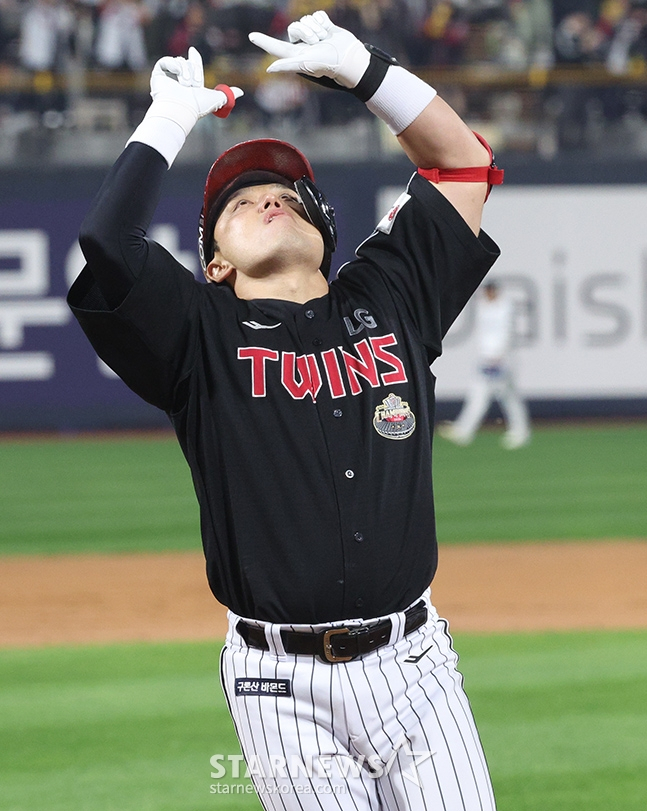 'KT의 악몽' 박동원 1년 만에 또 마법사 울렸다, 이번엔 선제 솔로포 폭발! 7번→5번 승격 대성공 [준PO3 현장] | 스타뉴스