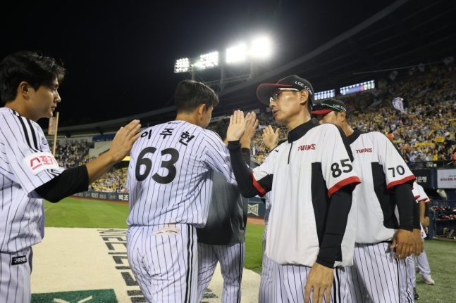 '단 1승=PO 간다' LG 염경엽 감독 '더블스토퍼' 총력전 예고 "리드하고 있으면 에르난데스 출격" [준PO4 현장] | 스타뉴스