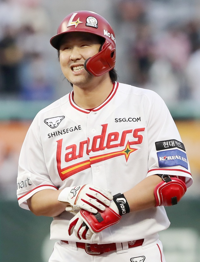 "최정은 청라돔에 함께 갈 선수" 김재현 단장 의지는 확고했다, SSG 목표는 'FA 개장 전 계약' | 스타뉴스