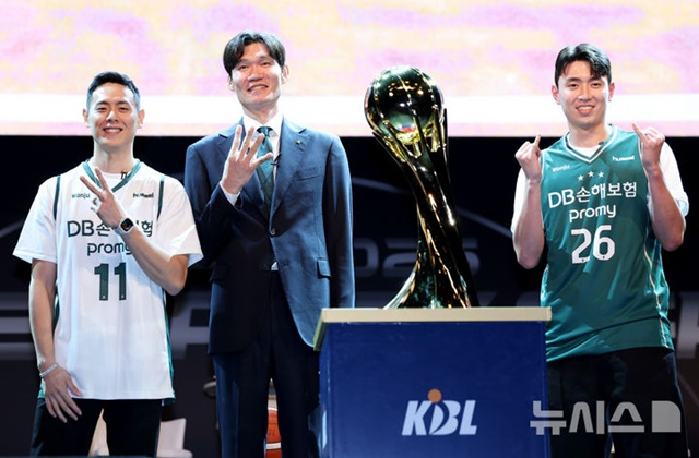 절반이 "우승후보는 DB", 김주성 감독 "지난 시즌 공격→이번엔 높은 벽, 통합우승 목표" [KBL 현장] | 스타뉴스