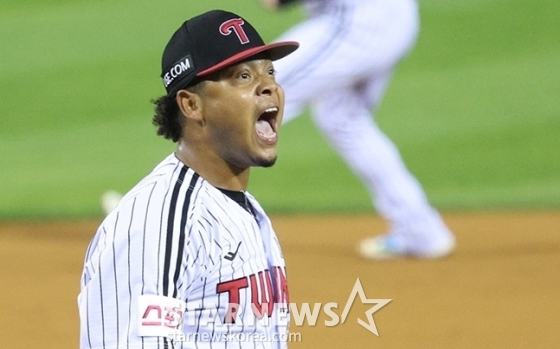 '이럴수가' LG 날벼락, 우천 취소→그런데 에르난데스 4차전 등판 결국 불가라니... 왜? [PO4 현장] | 스타뉴스