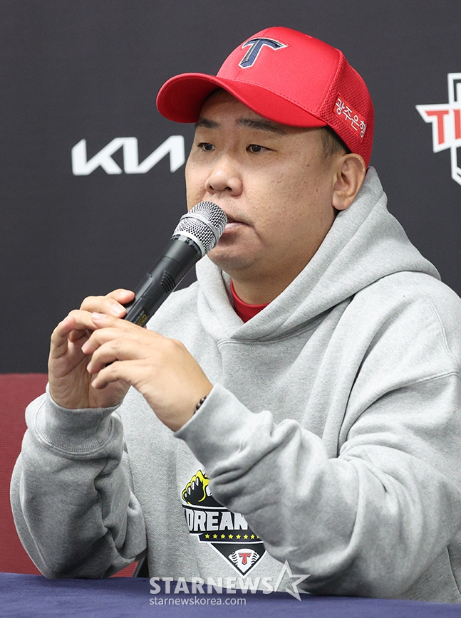 '37년 기다린 홈 우승 향해', '허리 통증' 최형우 6번 DH로 복귀... KIA 정예 총출동 [KS5 선발라인업] | 스타뉴스