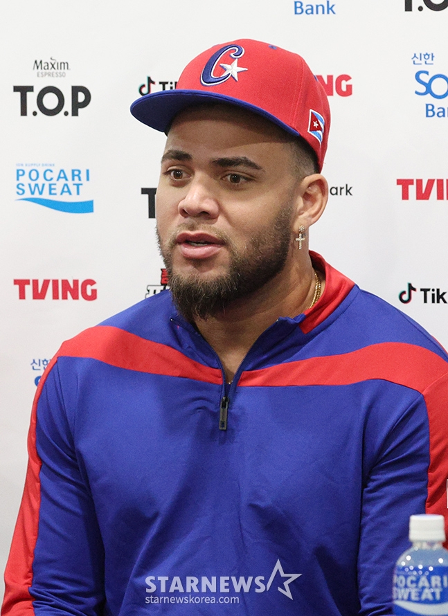 ML 93홈런 거포도 KBO행 관심 "아직 한국팀 제의 못 받았다, 하지만 뛸 의향 있다" [고척 현장] | 스타뉴스