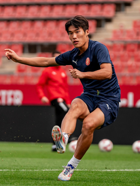 '대박' 18세 韓 초신성 김민수, UCL 명단 포함! '최고 유망주' 대우 확실하네... 꿈의 무대 데뷔 이룰까 | 스타뉴스