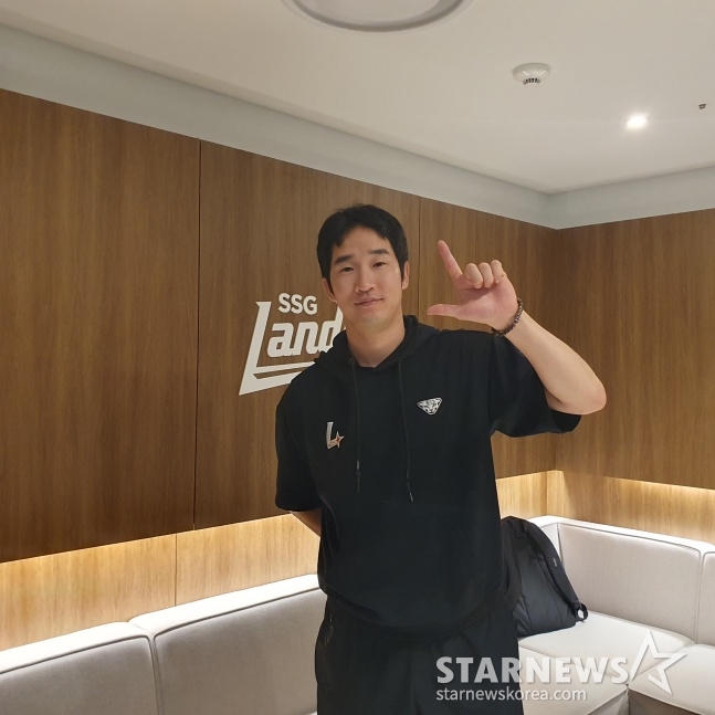 "내가 5선발 하겠다" ERA 6.94 최악 부진 SSG 프랜차이즈 스타, 어떻게 자신감 되찾았나 [인터뷰] | 스타뉴스