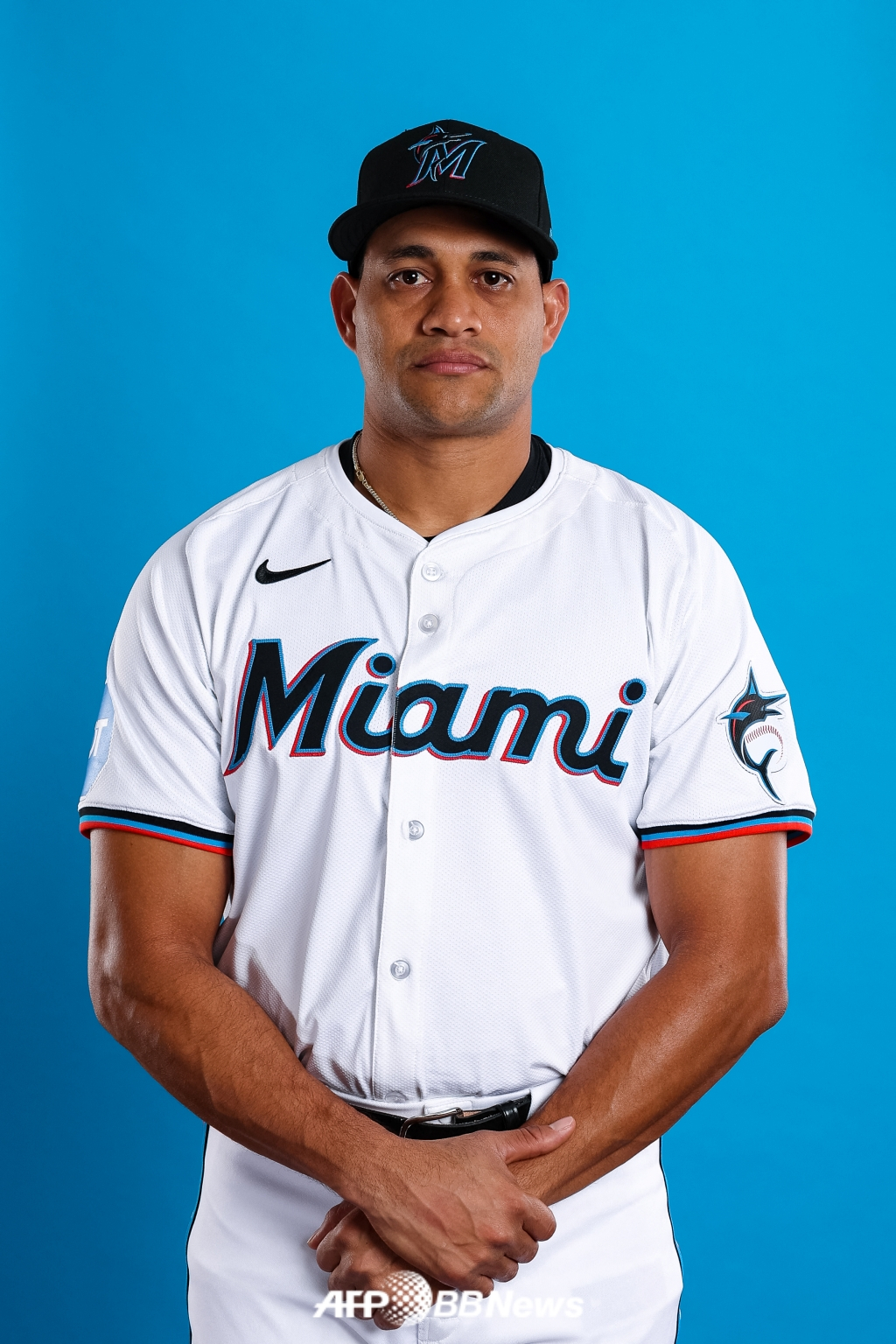 [오피셜] 드디어 떴다! LG 새 외인 투수 'ML 20승 에이스급' 치리노스 영입 "LG는 인기구단, 벌써 기대된다" | 스타뉴스