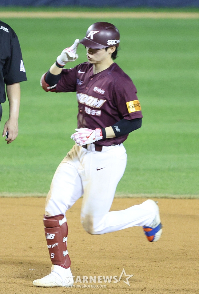 [오피셜] KBO "MLB 30개 구단에 김혜성 포스팅 공시 통보"... "韓 최고 타자 중 1명" MLB.com 집중 조명 | 스타뉴스