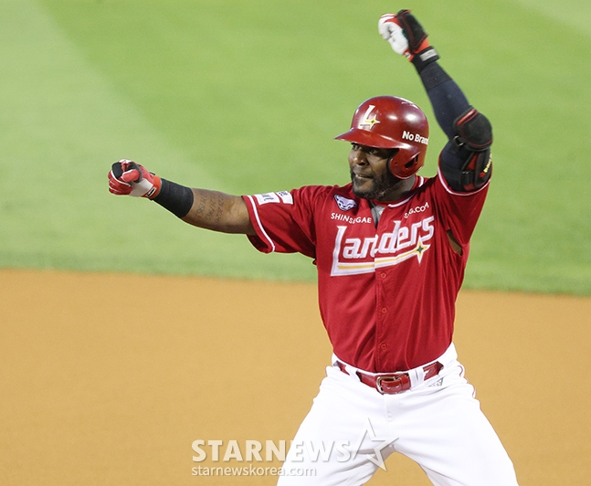 와 '단 6표차' 충격 KBO 타격왕 골든글러브 수상 좌절, 너무나 아까웠다 [2024 GG] | 스타뉴스