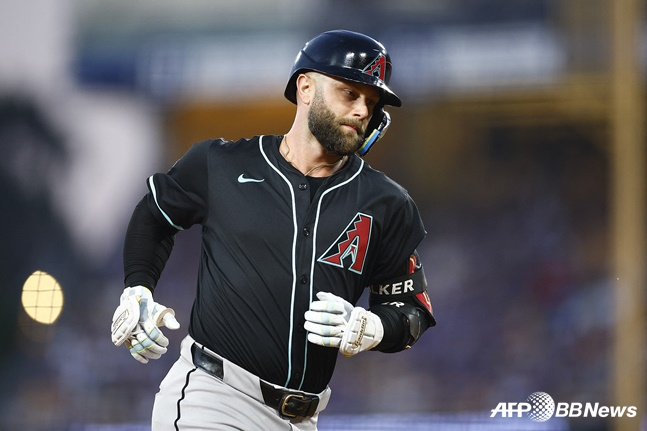 '시애틀 1순위' 워커의 3년 869억 휴스턴행, '김하성 SEA행 협상' 탄력받을까 | 스타뉴스