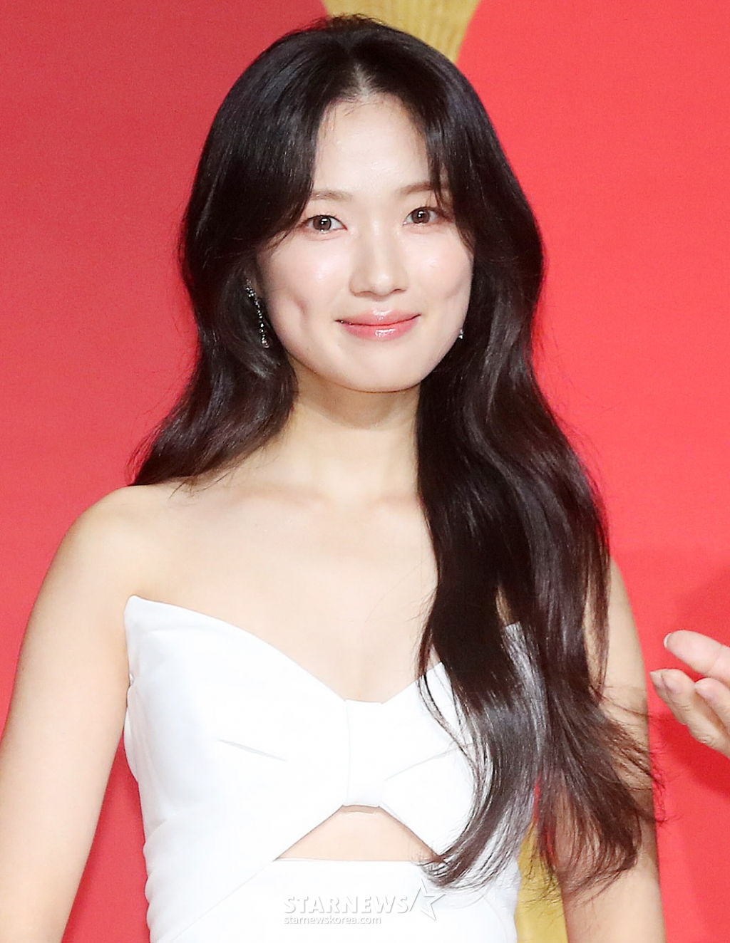 김혜윤 "첫 MC, 설레고 영광..SBS의 딸 되겠다" [2024 SBS 연기대상] | 스타뉴스