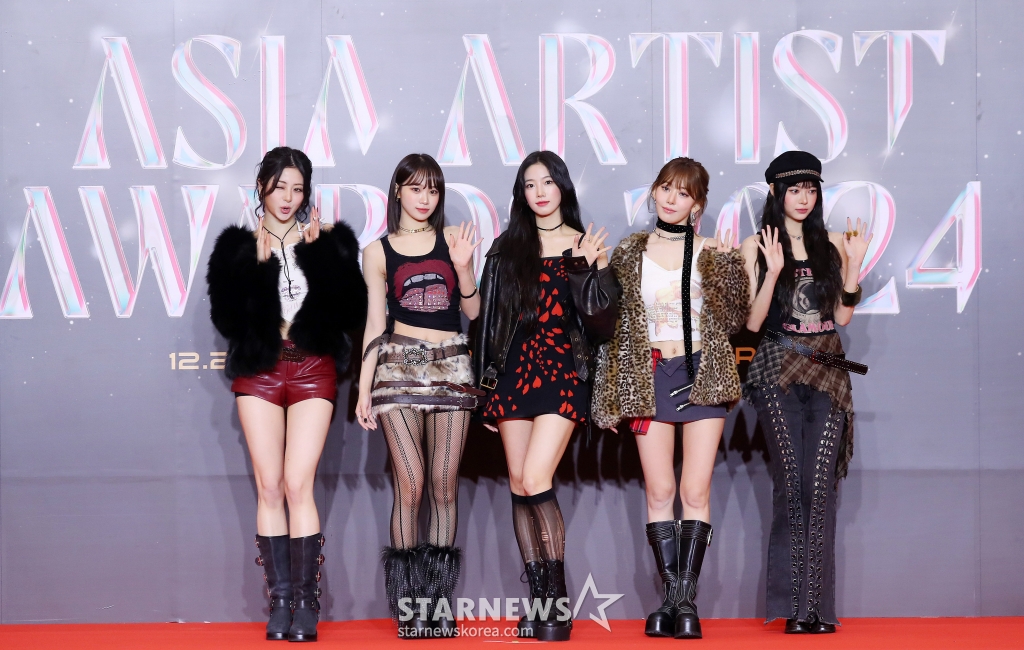 르세라핌 'AAA 2024 무대 기대하세요!'[★포토] | 스타뉴스