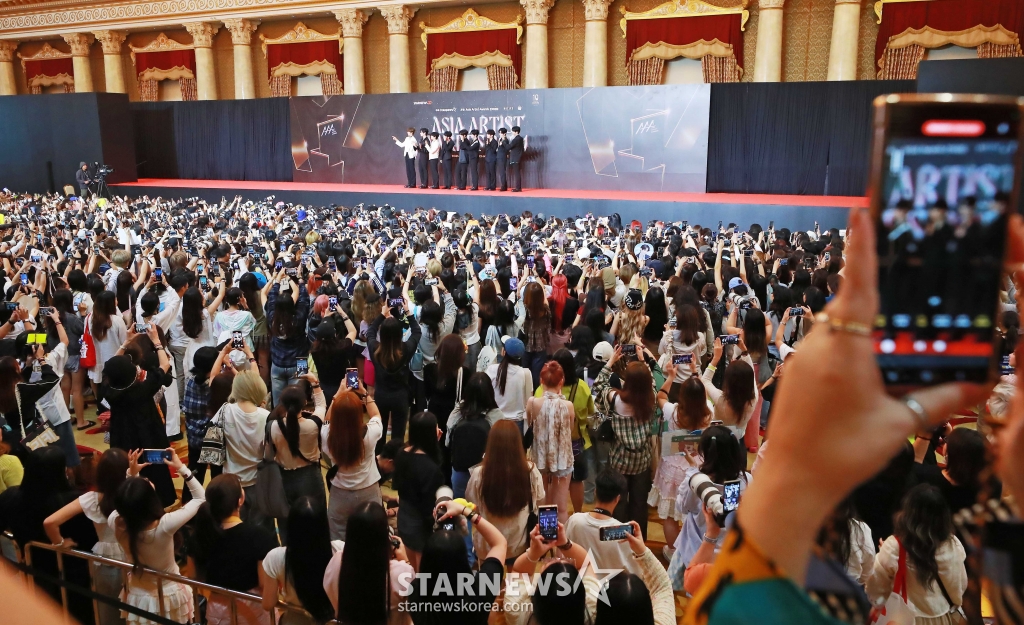 '발디딜 틈 없는 2024 AAA 레드카펫'[★포토] | 스타뉴스