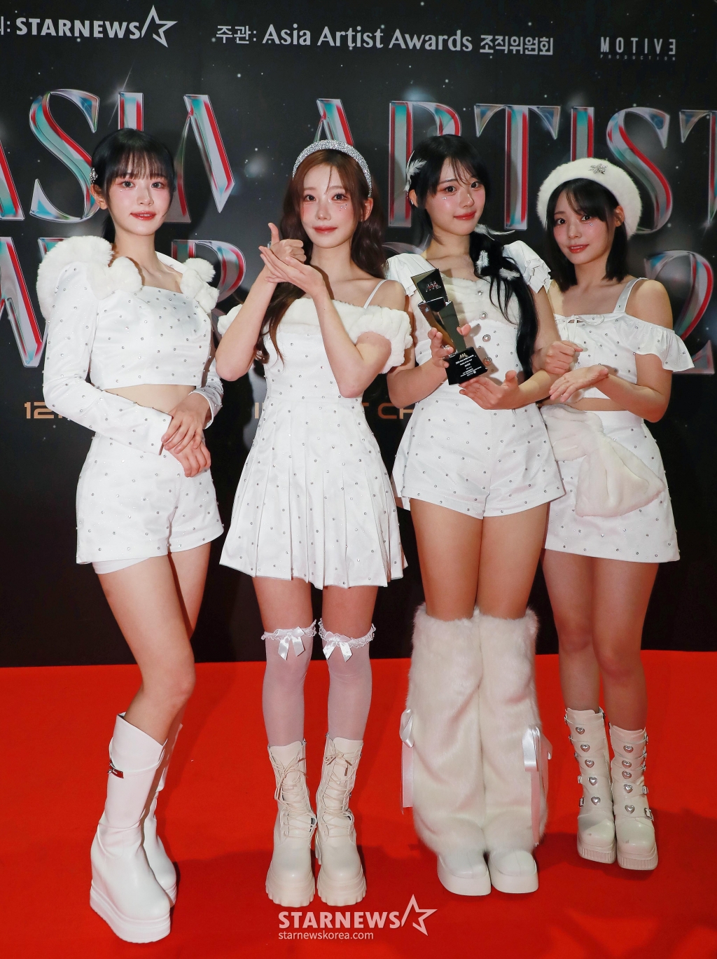 QWER '2024 최고의 신인'[★포토] - 스타뉴스