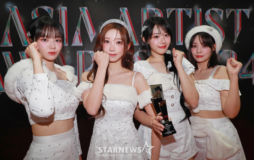 QWER, 'AAA 2024'서 값진 신인상..파죽지세 행보 - 스타뉴스