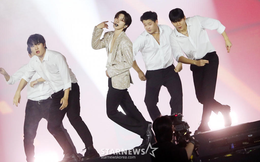 WayV 텐 '최강 섹시 퍼포먼스'[AAA 스페셜 포토] - 스타뉴스