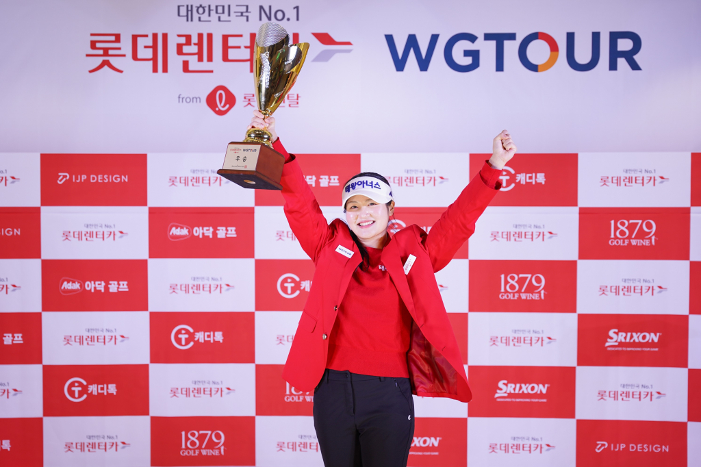 골프존, '2025 GTOUR·WGTOUR' 1차 대회 이용희· 홍현지 우승...각각 통산 2·10승 달성 | 스타뉴스