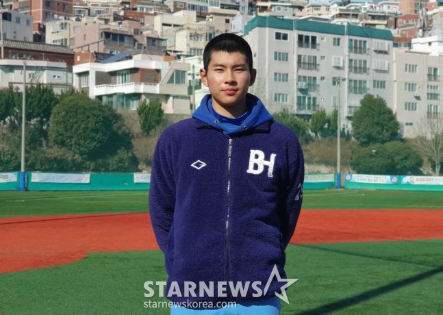 '2027 KBO 신인 최대어' 194㎝ 부산고 하현승 "추신수 선배처럼 ML 진출 최종 목표" [현장 인터뷰] | 스타뉴스