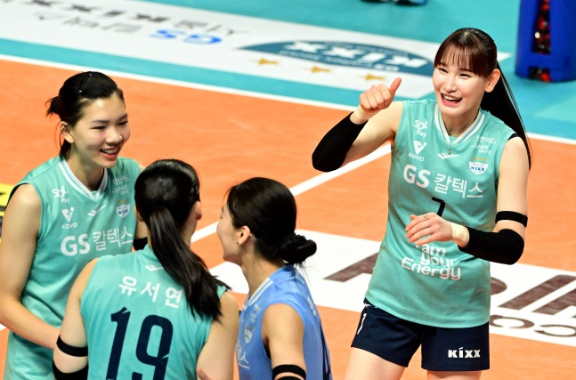 '안혜진 1년 만의 선발 복귀' 실바 29점 펄펄 날았다! GS칼텍스, IBK에 셧아웃 완승 [장충 현장리뷰] | 스타뉴스