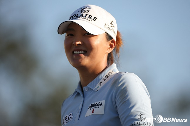 '보기는 잊었다' 고진영, 3R 5언더파 '1타 차 단독 2위'... 2024년 무관 악몽 지운다 [LPGA] | 스타뉴스