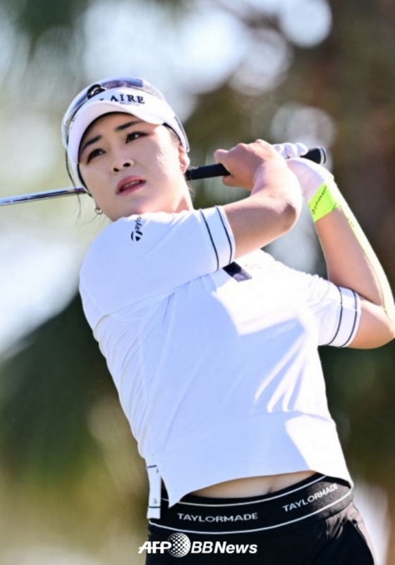 윤이나, 아팠던 데뷔전 컷 탈락→공동 4위 대반전 '세계랭킹 3계단 상승한 22위' [LPGA] | 스타뉴스