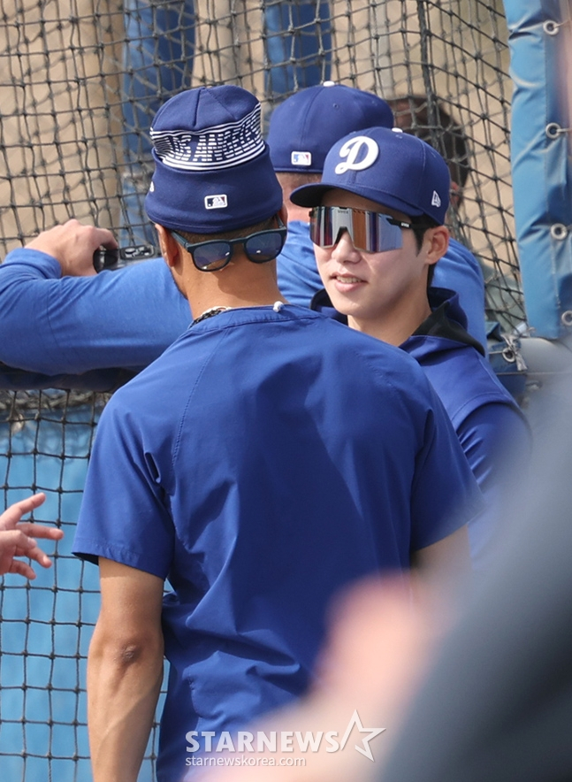 '이게 WS 우승팀 위엄인가' KBO 3할타자 '8년 고민' 단번에 꿰뚫어 봤다, 김혜성도 경탄 "내 문제점 정확히 나왔다" [글렌데일 현장] | 스타뉴스