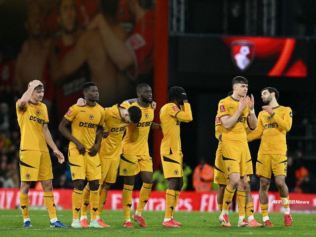 황희찬 부상 복귀에도 아쉬운 결장... 'GK가 MVP' 울버햄튼, 졸전 끝에 FA컵 탈락→본머스에 승부차기 패 - 스타뉴스