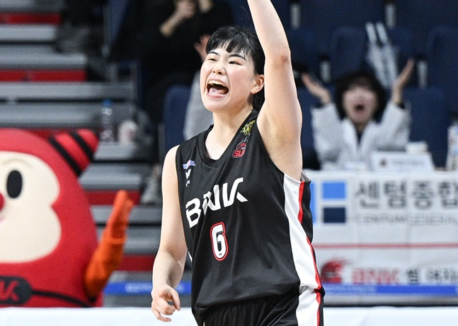 완전체 BNK 마지막 퍼즐 '슈퍼소닉'이 돌아왔다! 4Q 쐐기 3점포 '쾅쾅'→91.7% 확률 잡았다 [부산 현장] | 스타뉴스