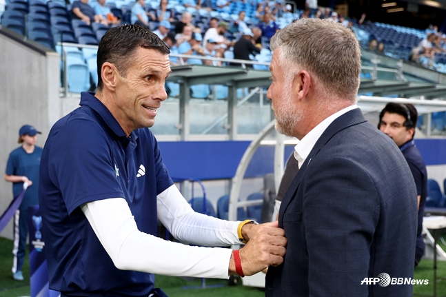 'ACL2 8강 탈락' 포옛 감독 "잔디 상태 좋지는 않았다" 아쉬움 토로 | 스타뉴스