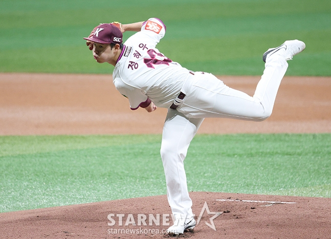 '정녕 신인이 맞습니까' 3G ERA 0.82 정현우-역전 솔로포 여동욱, 키움 공동 3위로 시범경기 마무리... 롯데에 3-2 승리 [고척 현장리뷰] | 스타뉴스