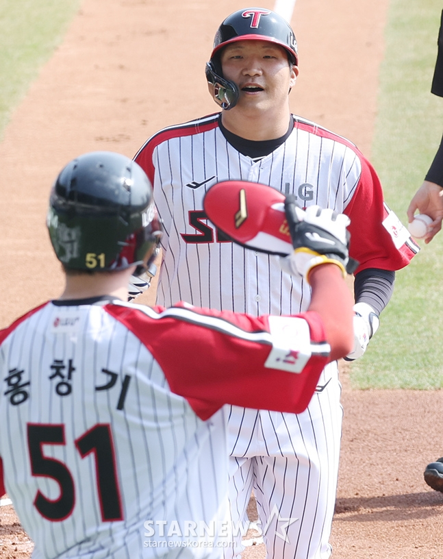 '2G 7홈런 22점' 막강한 LG 타선, 왜 류현진 앞에서 다시 긴장하는가 | 스타뉴스