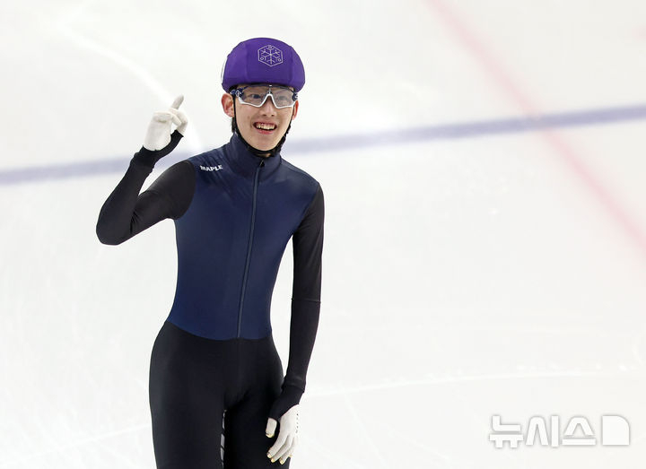 고등학생이 '에이스' 박지원을 이겼다! 임종언, 쇼트트랙 국대 1차 선발전 1500m 1위 '이변'... 황대헌 2위 | 스타뉴스