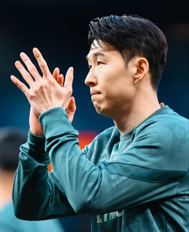 손흥민 아쉽다! 감아차기 슈팅→GK 슈퍼세이브... 토트넘 UEL 8강 1차전 1-1 무 | 스타뉴스