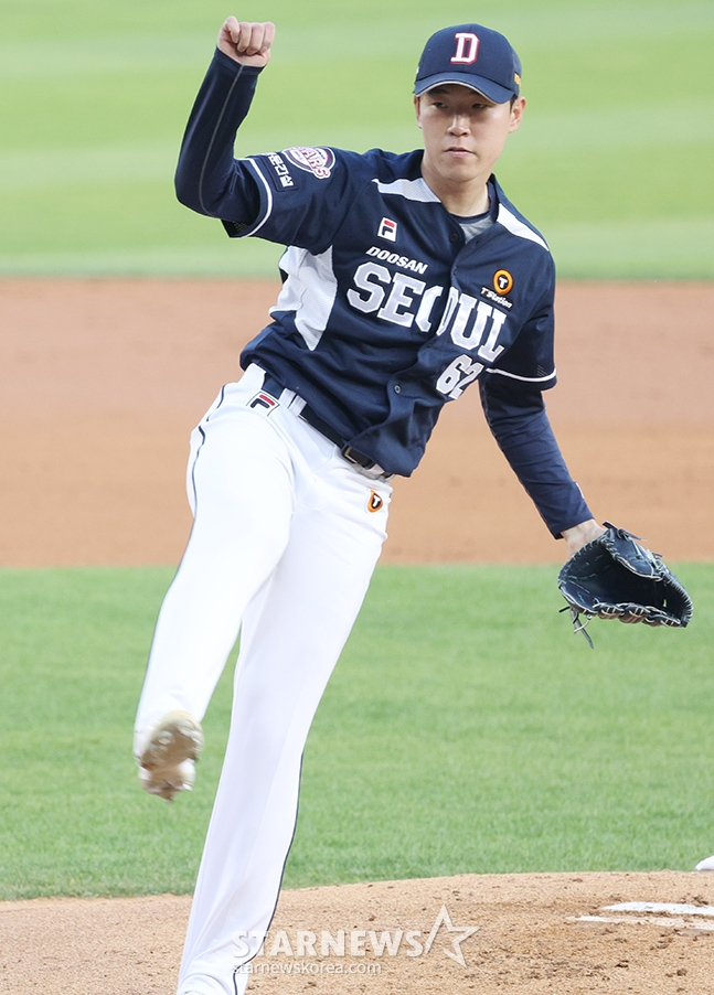 'BBBBBBBBB→ERA 9.90' 이승엽 감독도 할 말 잃었다, 두산 155㎞ 우완 2군행 "더이상 할 얘기 없다" | 스타뉴스