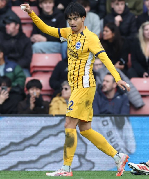 SON 넘어 '亞 최고 공격수'답네! 日 미토마, EPL 빅클럽 러브콜 쏟아진다... 리버풀·맨유·첼시 '1325억' 푼다 | 스타뉴스