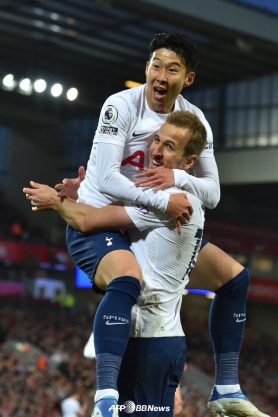 英 BBC 깜짝 "손흥민-케인 듀오 뛰어넘는다니! EPL 역대급 원투펀치 탄생 임박" | 스타뉴스