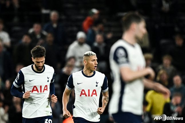 '손흥민 연속 결장' 토트넘, 노팅엄에 1-2 패→16위 추락 '대굴욕'... 'EPL 내다 버렸다' 17위 단 1점 차 | 스타뉴스