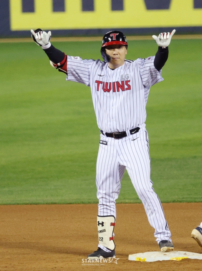 '8회까지 팀 노히트노런+김현수 쐐기타!' LG, NC에 3-0 완승→3연패는 없다 [잠실 현장리뷰] | 스타뉴스