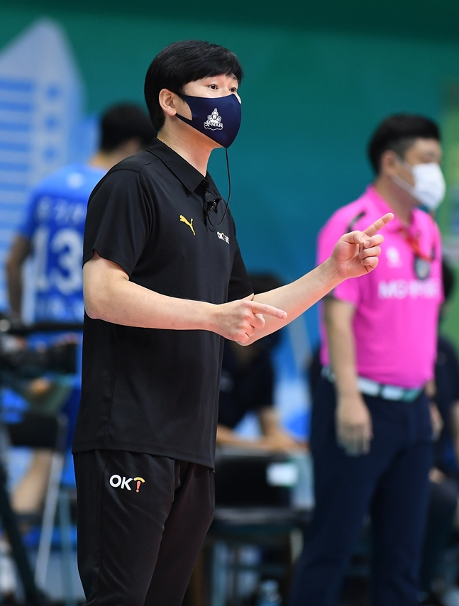 [오피셜] 석진욱 감독 복귀, 韓 U-21 남자대표팀 맡는다! 2025 국제대회 각급 국대 지도자 선발 완료 - 스타뉴스