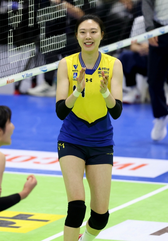 최고 계약은 '1년 8억' 베테랑 양효진, '대어' 이다현-고예림 현대건설 떠났다... 여자부 FA 시장 종료 | 스타뉴스