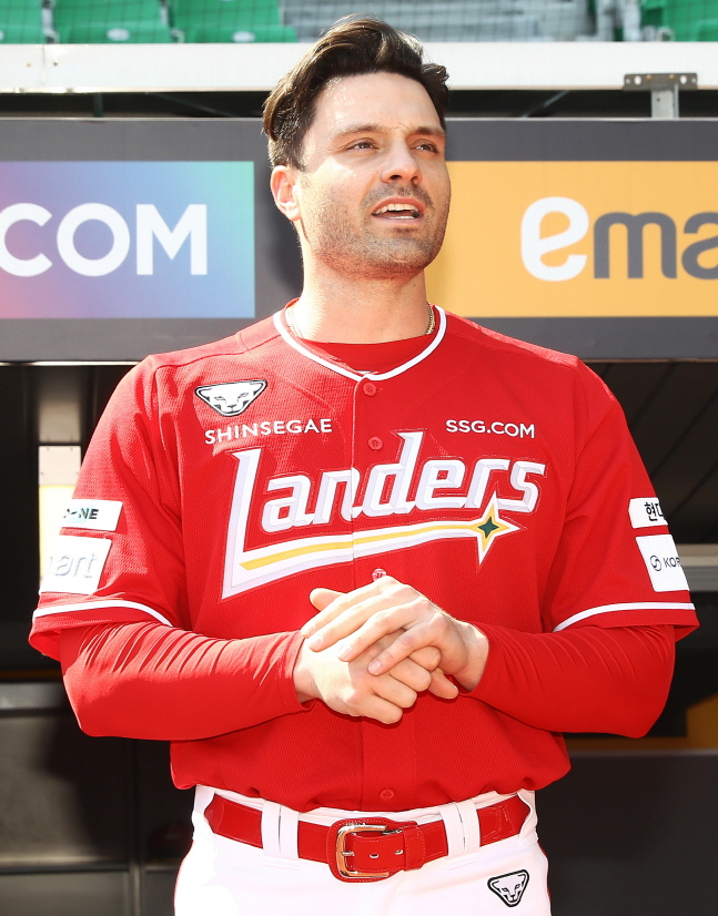 '비자 발급→퓨처스 출전→3번 DH 1군 데뷔' 맥브룸 "팬들께 승리 안겨주겠다" 각오 [인천 현장] | 스타뉴스