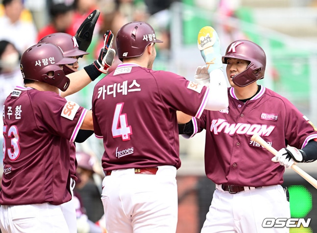 '어제는 연장 결승타-오늘은 만루홈런' 오선진, 키움 '8연속 루징시리즈' 끊었다... 하영민 2G 연속 QS-시즌 4승 [인천 현장리뷰] | 스타뉴스