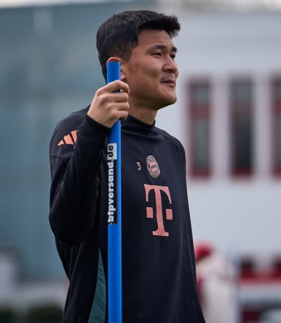 "김민재, SNS 댓글 기능 닫는 예민한 남자" 독일 언론인 지적... "UCL 탈락 '비난' 두려워해" | 스타뉴스