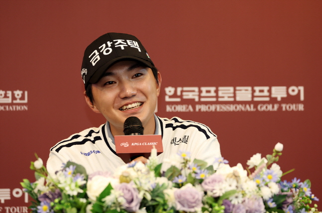 '버디왕' 옥태훈은 깨달았다 "그동안 실수가 많았다", KPGA 첫 우승을 노린다 [서귀포 현장] | 스타뉴스