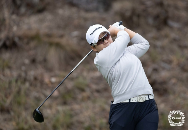 '전설은 계속된다' 신지애, 日 JLPGA 메이저 샬롱파스컵 우승... '영구 시드 1승 남았다' | 스타뉴스