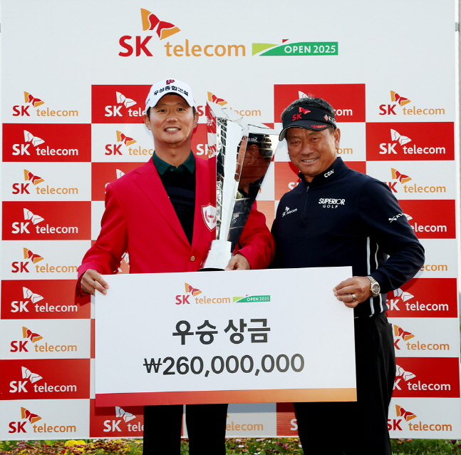 '연장서 웃었다' 엄재웅, 이태희 꺾고 통산 3승 달성... '디펜딩 챔프' 최경주 공동 33위 [KPGA] | 스타뉴스