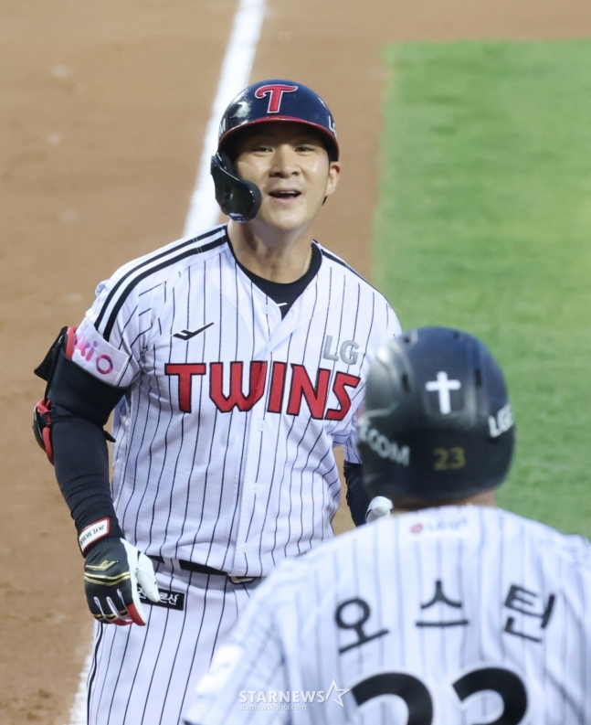 [공식] 이럴수가 '야구 없는 월요일' 끝내 KS MVP 2군행 통보, '총 8명' 1군 엔트리 말소 | 스타뉴스