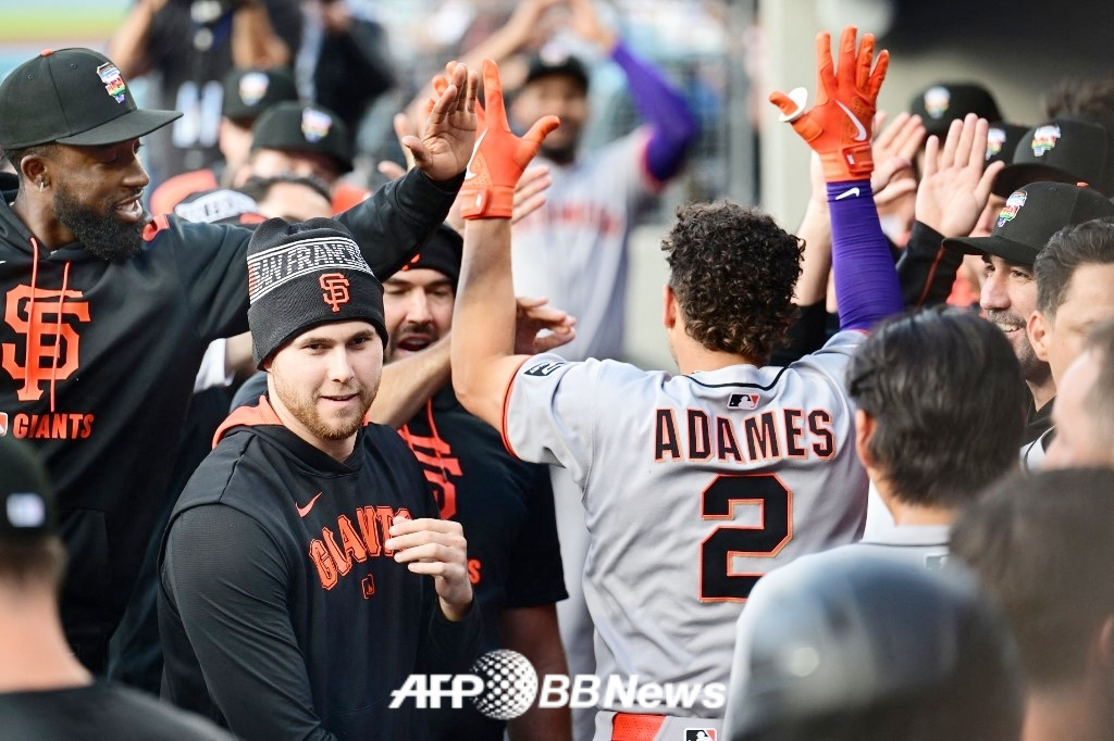 이정후 선구안 빛났다! 日 야마모토 만루포로 연결된 '볼넷 1개', 1득점까지... SF, LAD 6-2 완파 '김혜성은 끝내 결장' | 스타뉴스