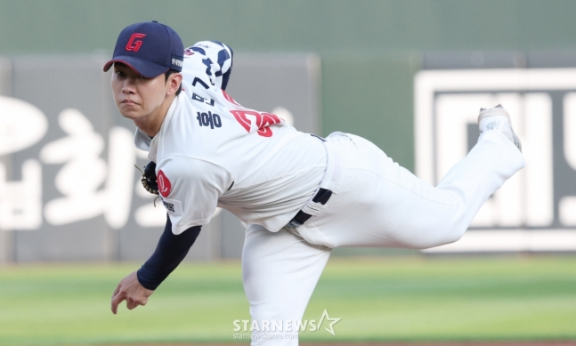 롯데에도 '155㎞ 좌완 파이어볼러' 마침내 등장, 헛스윙에 배트도 부러졌다... 홍민기 4이닝 KKKK 1실점 쾌투 [부산 현장] | 스타뉴스